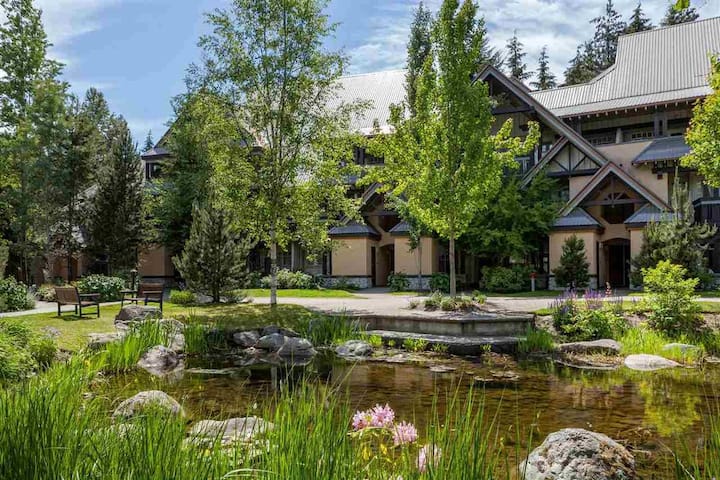 Serene Retreat Steps To Village W/ Private Hot Tub - Whistler