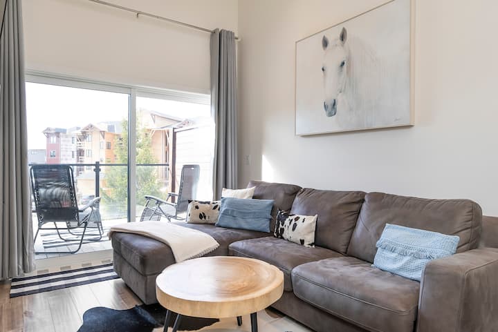Lovely 3-bedroom Condo With Pool - Collingwood