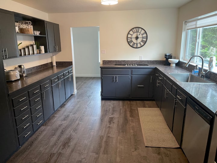 5th Avenue Lodging- Perfect Central Location - Seward, AK