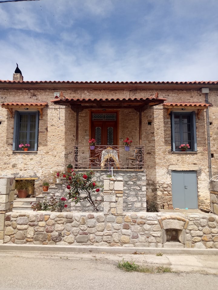 "Σπίτι στο Χωριό/ Les Campagnards" - Эйон