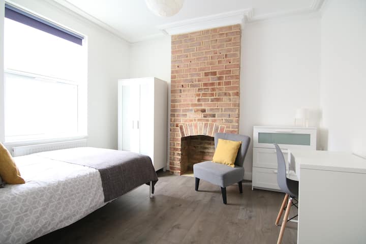 Prime Location In Derby 3br House W/netflix - Derby