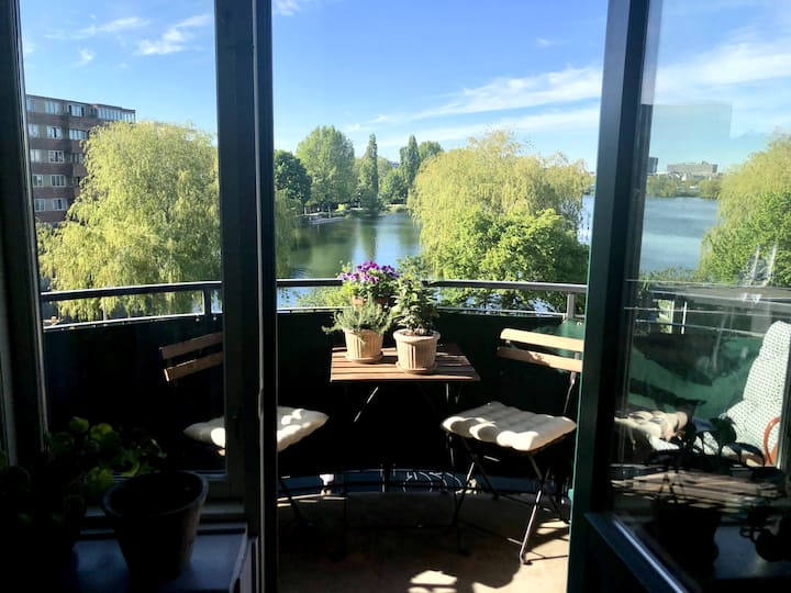 Smuk Udsigt Over Søerne I Stor Central Bolig I Kbh - Copenhagen