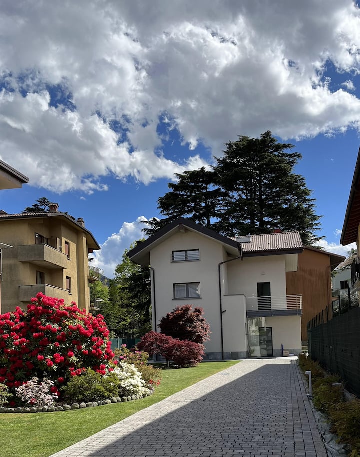 Only A Few Steps From The Lake, Parking Included - Dervio