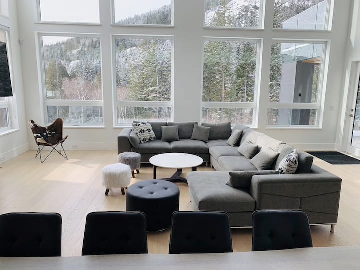 Modern Luxury Mountain Retreat - Whistler Blackcomb