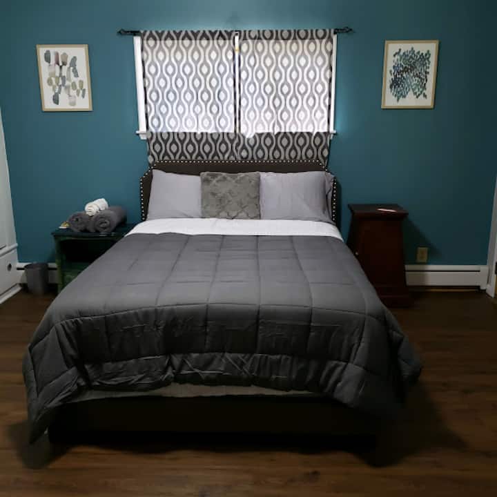 Audubon Park Charmer -Guest Suite 2 W Private Bath - Minneapolis, MN