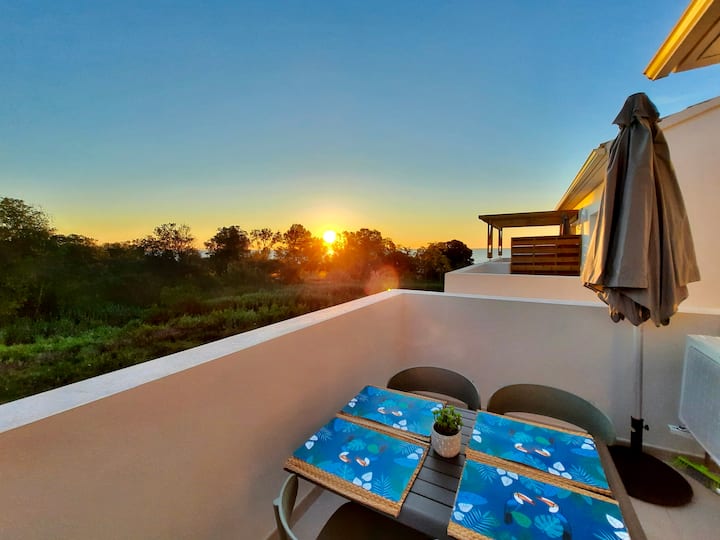 T2 -Vue Mer-climatisé-piscine-bord De Plage-wifi - Corse