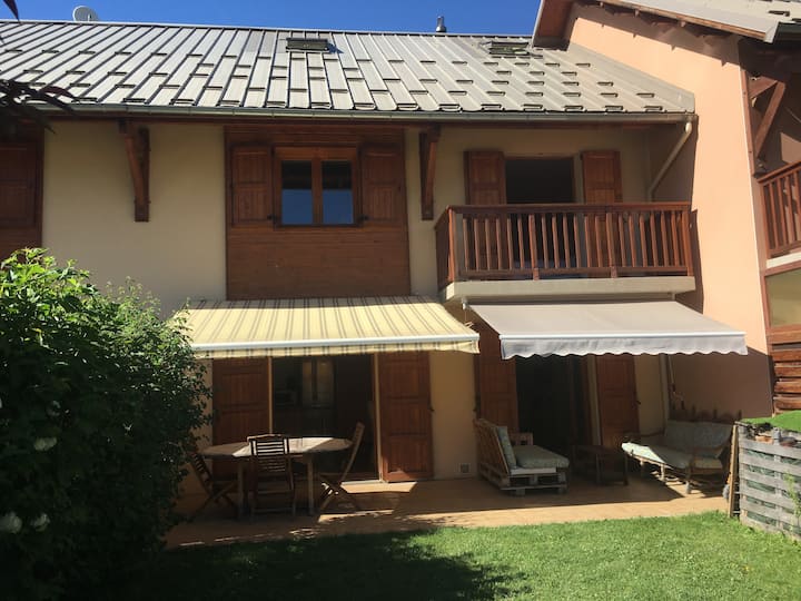 Maison Chaleureuse Avec Jardin - Briançon