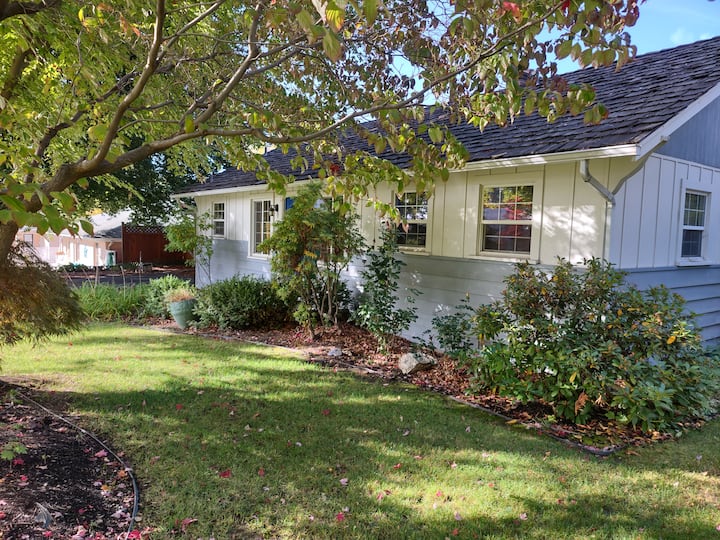 The Beech House - Quiet, Family-friendly 3-br 2-ba - Yakima, WA