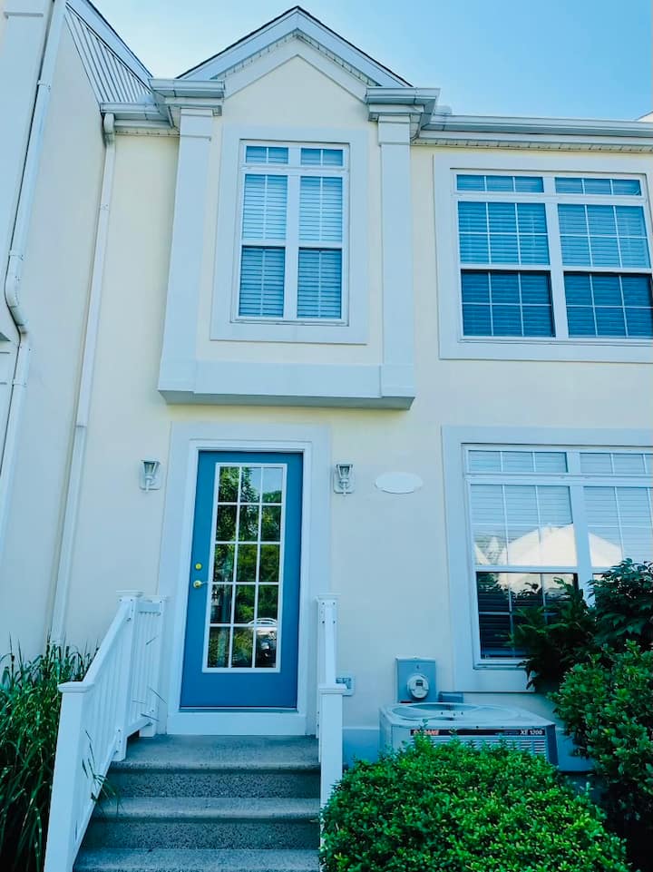 Renovated & Spacious Retreat On East Rt 1  Pool, Bike Trails, Rehoboth Parking! - Delaware
