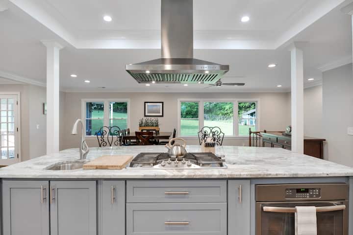 Lux Retreat-chefs Kitchen-king-peloton-soaking Tub - Smyrna, GA