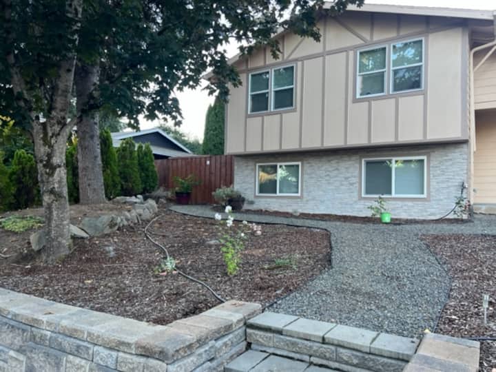Comfy Bungalow Basement - Beaverton, OR