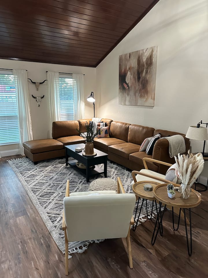 Chic Windsor Park Townhome - Austin