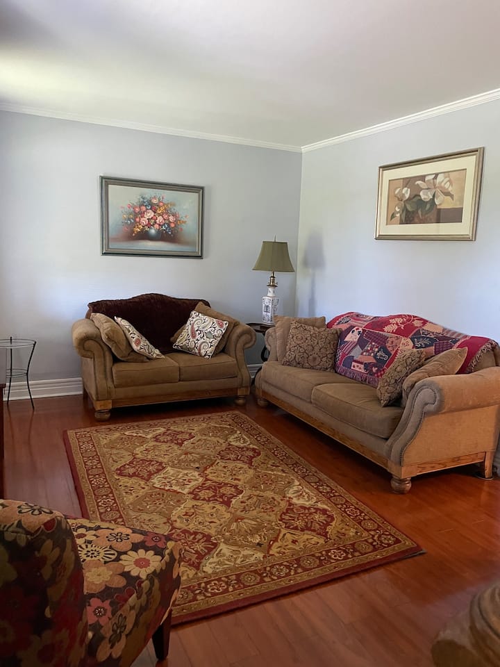 Cozy Two Bedroom Home Close To Everything - Gloversville, NY