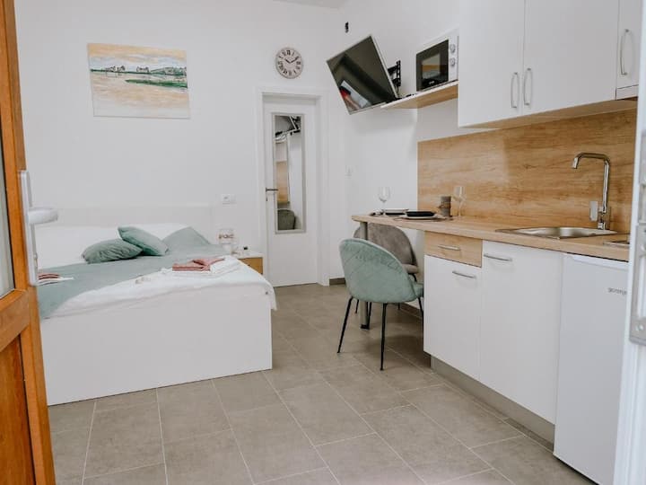 Labi's Studio 1 | Patio & 3 Min From The Beach - Piran