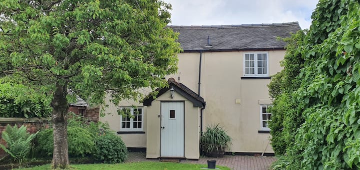 Draycott in the Moors Holiday Rentals & Homes - England, United Kingdom ...