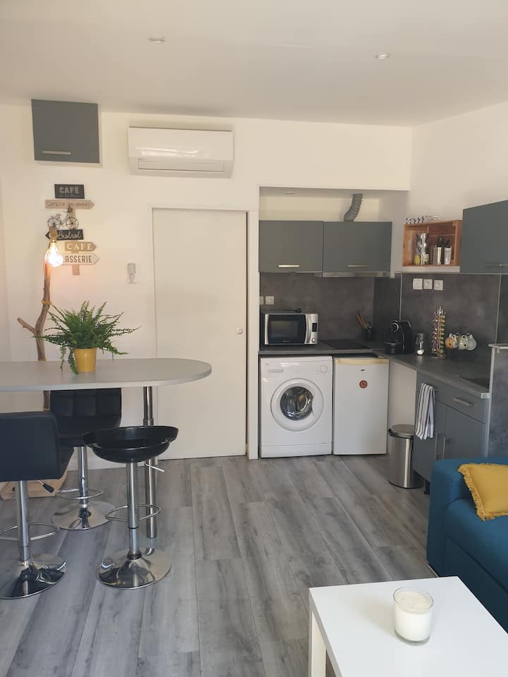 Appartement En Plein Cœur Du Village. - Le Lavandou