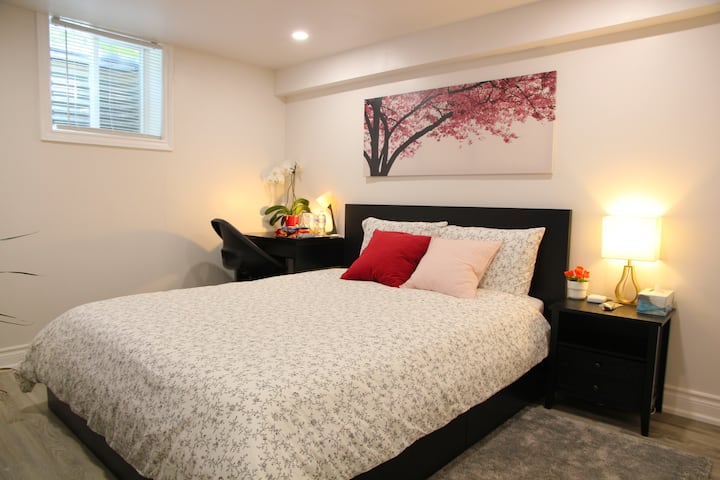 Private Warm Bedroom With Ensuite Bathroom - 256