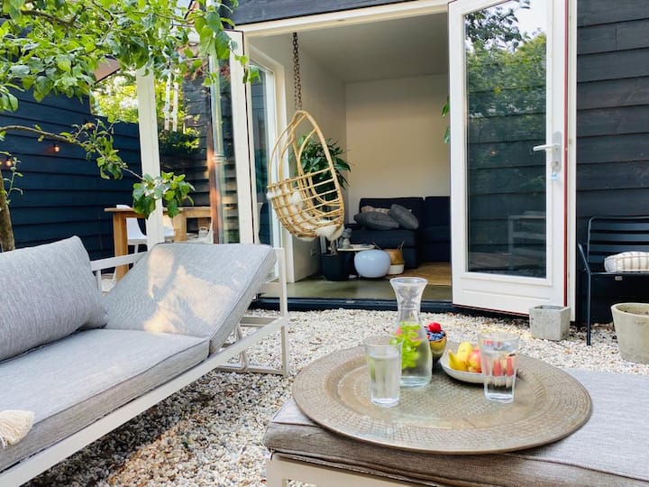 De Heer Van Bergen, Met Zonnige Tuin In Bergen Nh - Schoorl