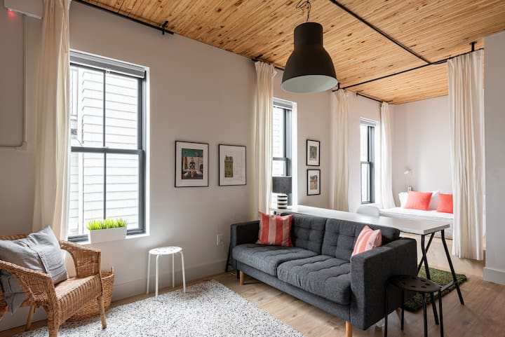 Brewery Park Suite 203 - Sunny North End Studio - Halifax