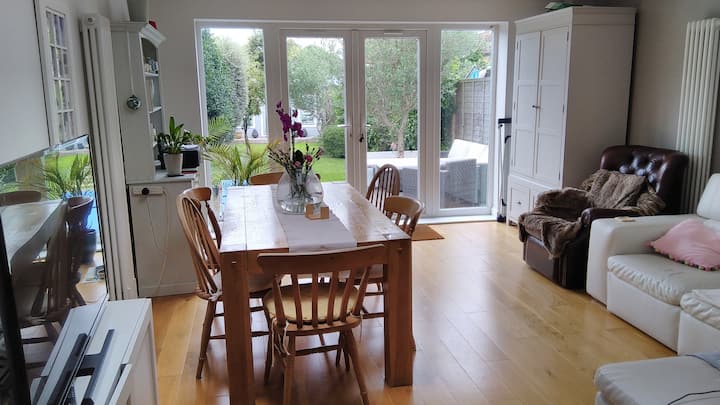 Private Room In A Popular Location Near The Centre - Cheltenham