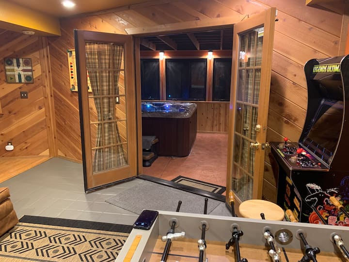 Mountain Chalet W/indoor Hot Tub And Game Room! - Arnold, CA