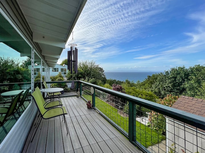 Coastal Vista Getaway! Stunning Strait View ! - Port Angeles, WA
