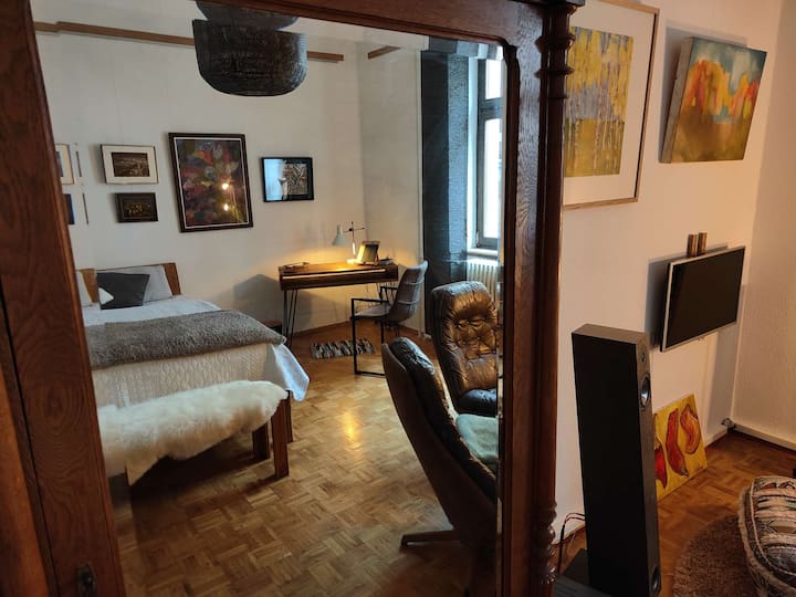 Design, Clean, Comfortable Artist Apartment - Mannheim Hbf Station