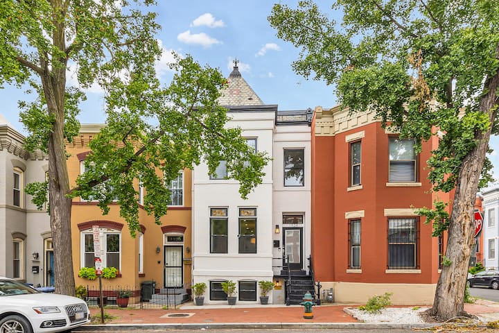 Central Location *Large & Modern* Gem
No Clean Fee - Washington D. C., DC