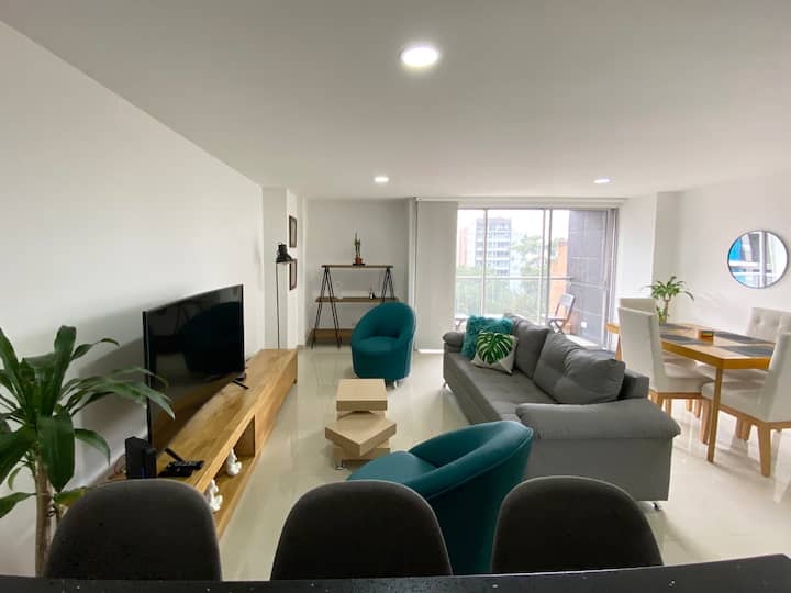 Apartamento Con Gran Vista Y Excelente Ubicación - Medellín