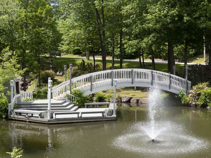 Grimstad Chalet At Nordic Village - Jackson, NH