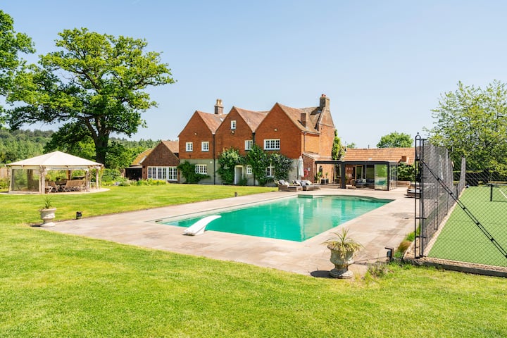 Pool, Tennis, Hot Tub, Sauna, Fire Pit. Sleeps 18+ - Berkshire