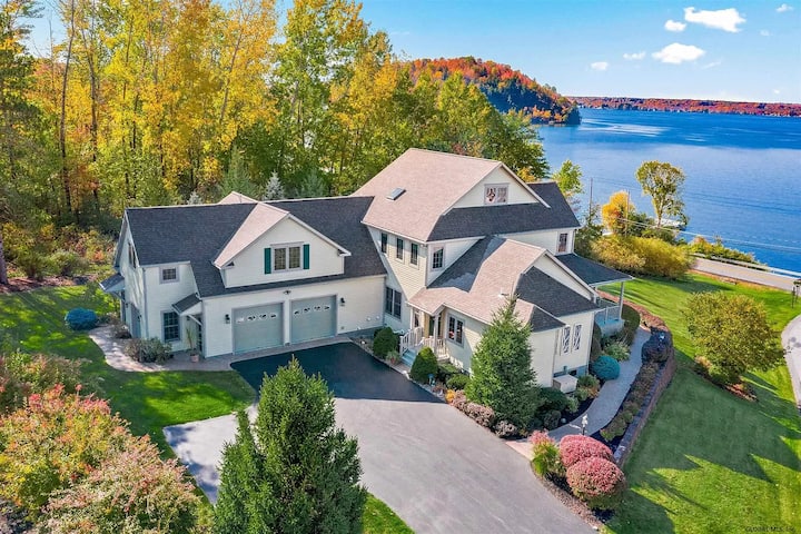 Artemis Lakehouse - Hot Tub, Lakefront & Racetrack - Saratoga, NY