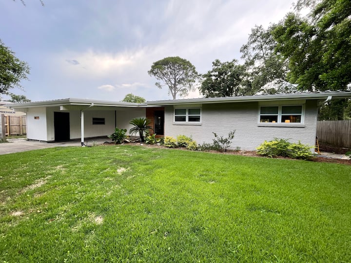 The Pelican House - Gulf Breeze, Florida - Gulf Breeze, FL