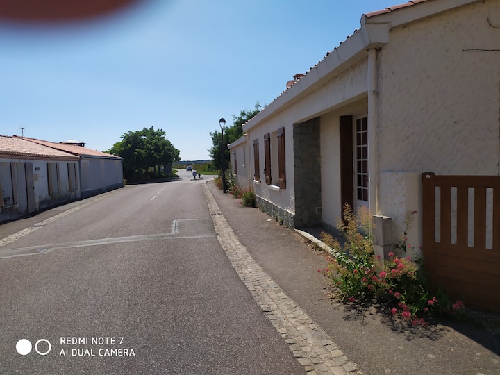 Maison Spacieuse + Jardin Arboré De 1200 M2 Clos - Vendée