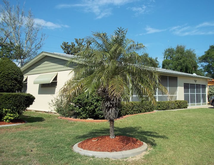 "Bright And Cheerful 3br Home & Walk To The Beach" - Ormond Beach, FL
