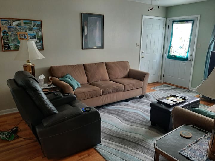 Modern 2 Bedroom House With 1 Car Garage - Cheyenne Frontier Days