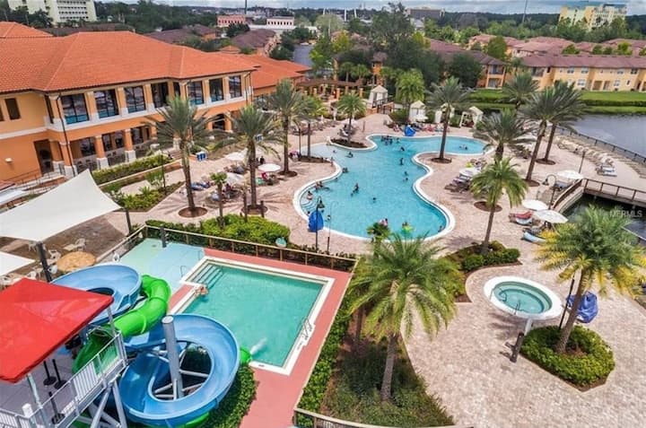 2718 Lakefront Resort 3br Pvt Spa Steps To Disney - Old Town, Kissimmee