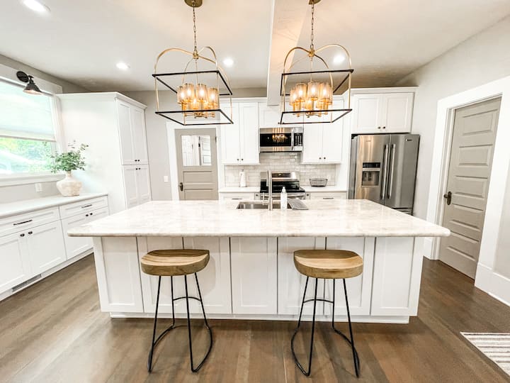 Stunning Remodeled Downtown Dream Home! - Manitou Springs, CO