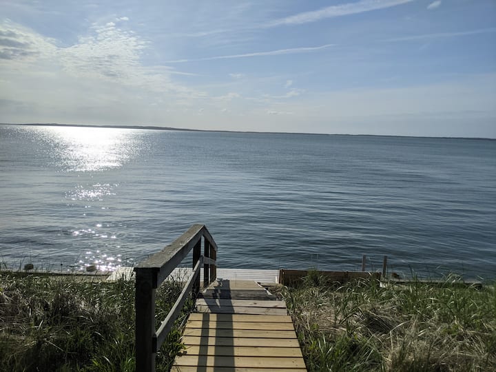 Charming Waterfront Cottage: Stunning Sunset Views - The Hamptons, NY