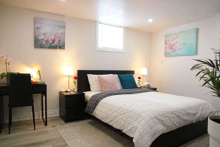 Cozy Bedroom With Dedicated Bathroom - Lakeshore