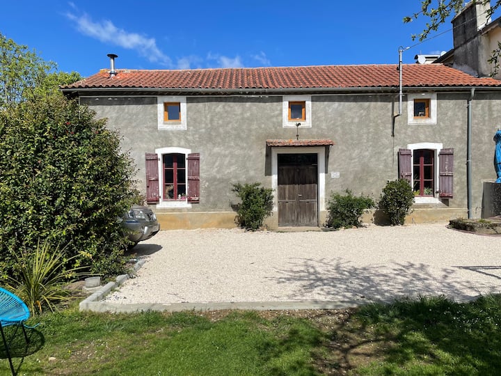 Traditional, Quiet Farmhouse With Mountain Views - Vic-en-Bigorre
