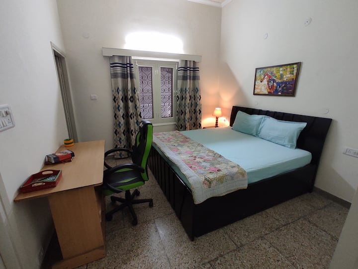 Up & Up Homestay Room 2 - Dehradun