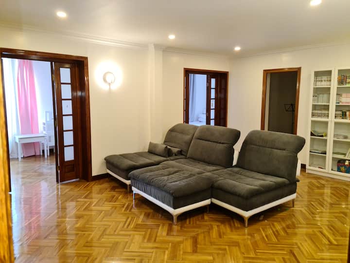 Spacieux Loft 200m² – 5 Min De Paris, 10 Couchages - Aulnay-sous-Bois