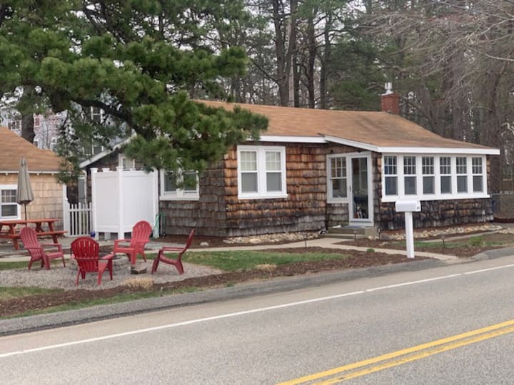 Beach Cottage. 2-bedroom/1-bath.  Steps To Beach!! - Biddeford, ME