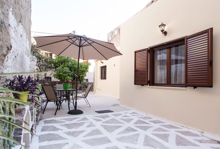 Kalliston City House With A Yard - Chania