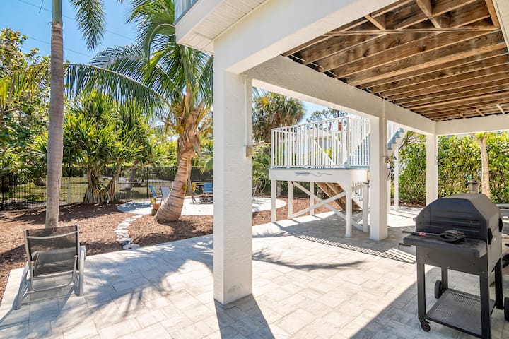 Coastal Retreat Near Bonita Beach - Bonita Springs, FL