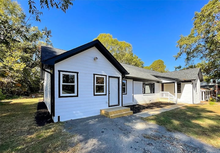 Modern Oasis - Perfect Location - Monroe, NC