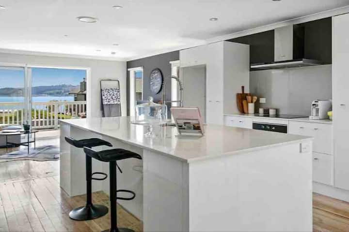 Stunning House Renovated On The Block With Views - Taupō