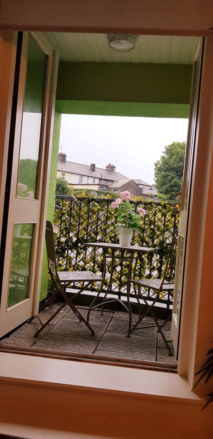 Town Centre Spacious Duplex - Westport