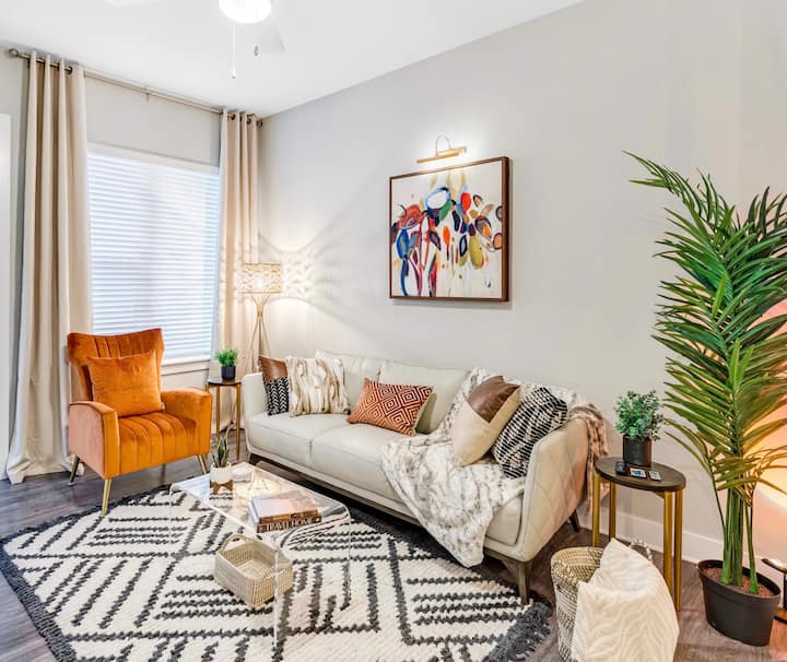⭐️New!⭐️ Luxury King Suite Near Airport | Lake View | Fast Wifi | Free Parking - Irving, TX